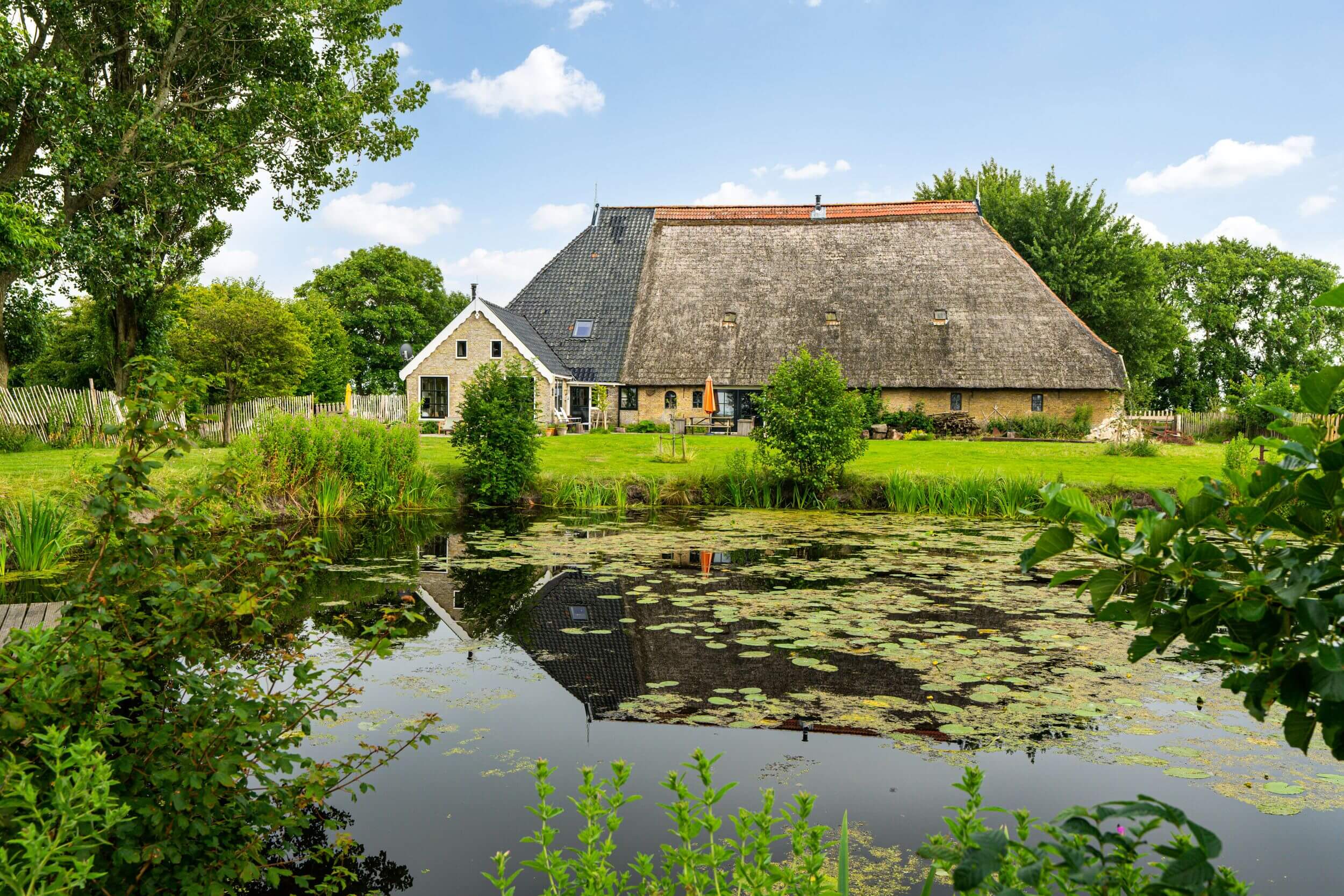 Parel op Funda: Friese woonboerderij met museuminterieur