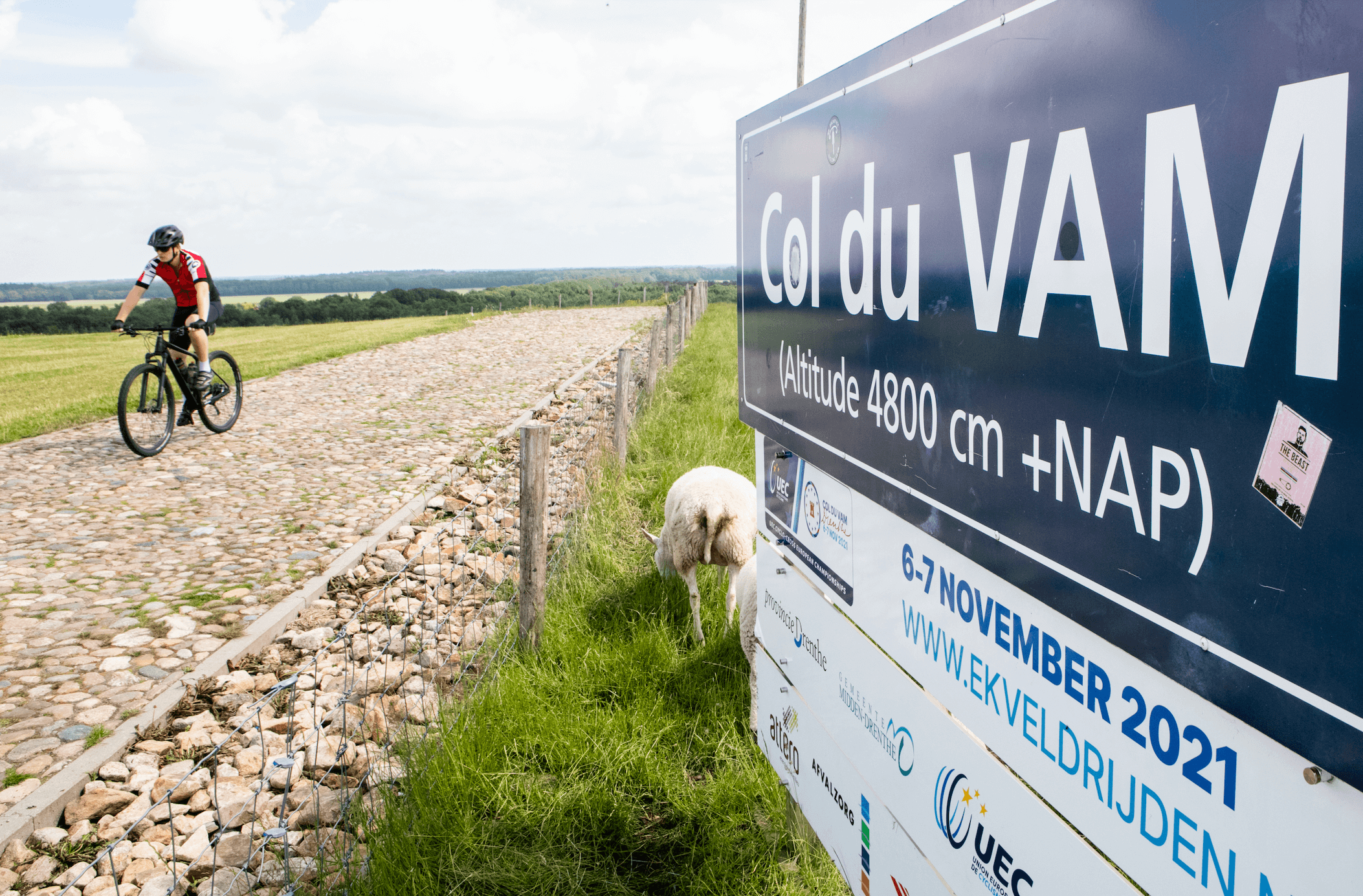 Fietsen op het dak van Drenthe: alles over de VAM-berg | Noorderland